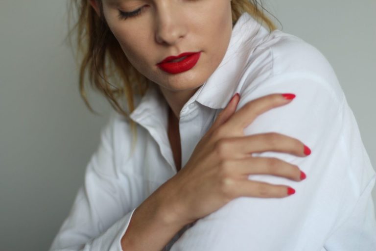 4 Ways to Try the Power Red Trend