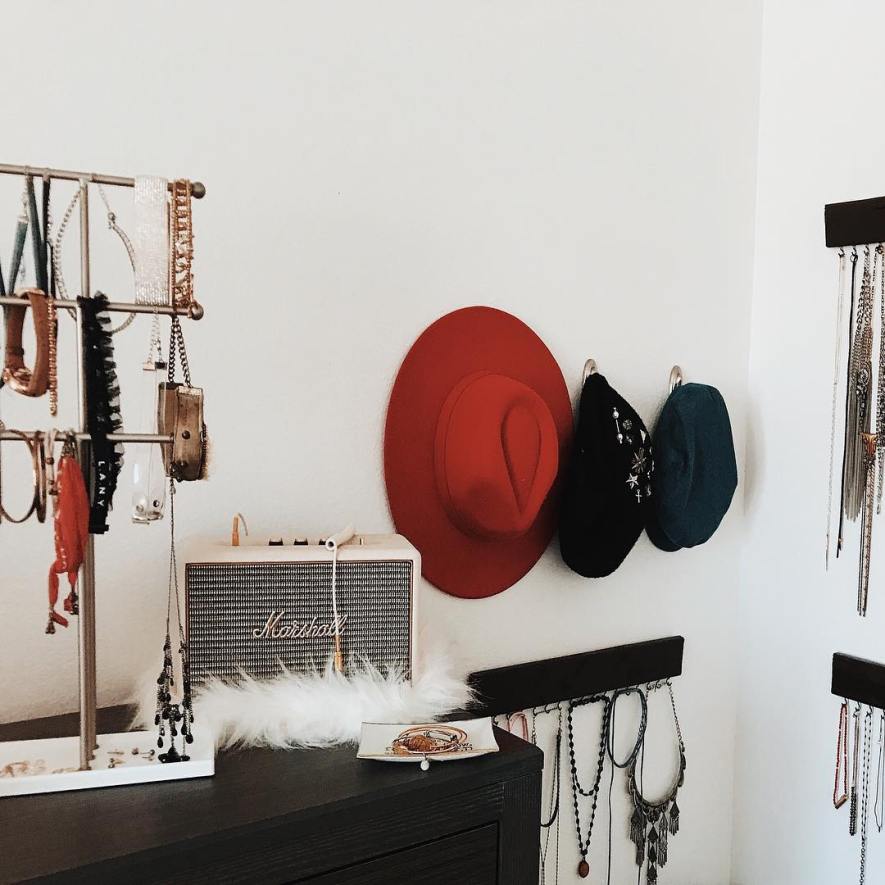 6 Best Fall Accessories to Spice up Your Look This Season